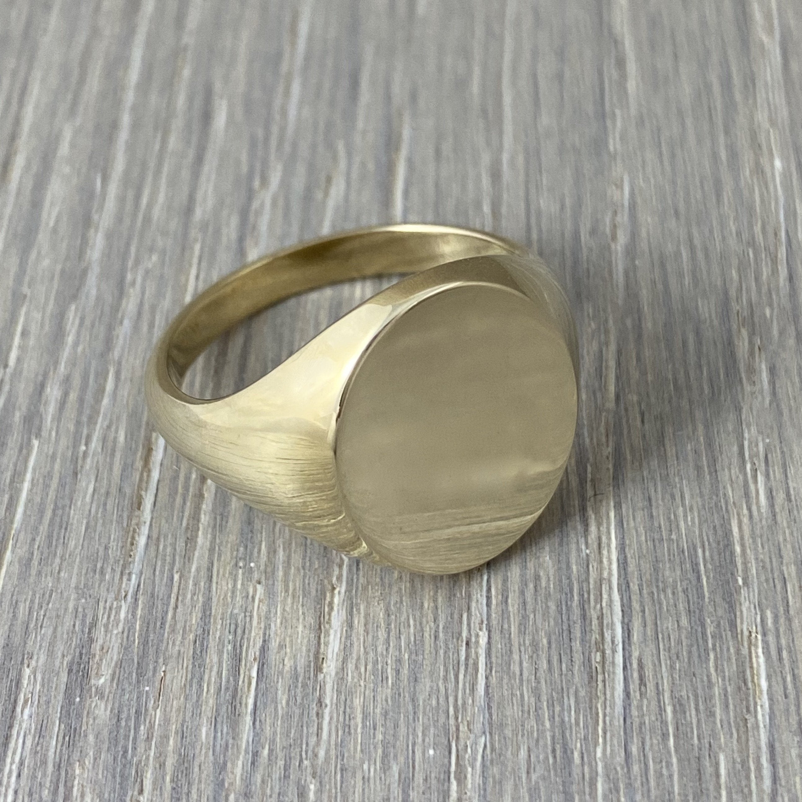 Classic Oval 16mm x 13mm - 9 Carat Yellow Gold Signet Ring