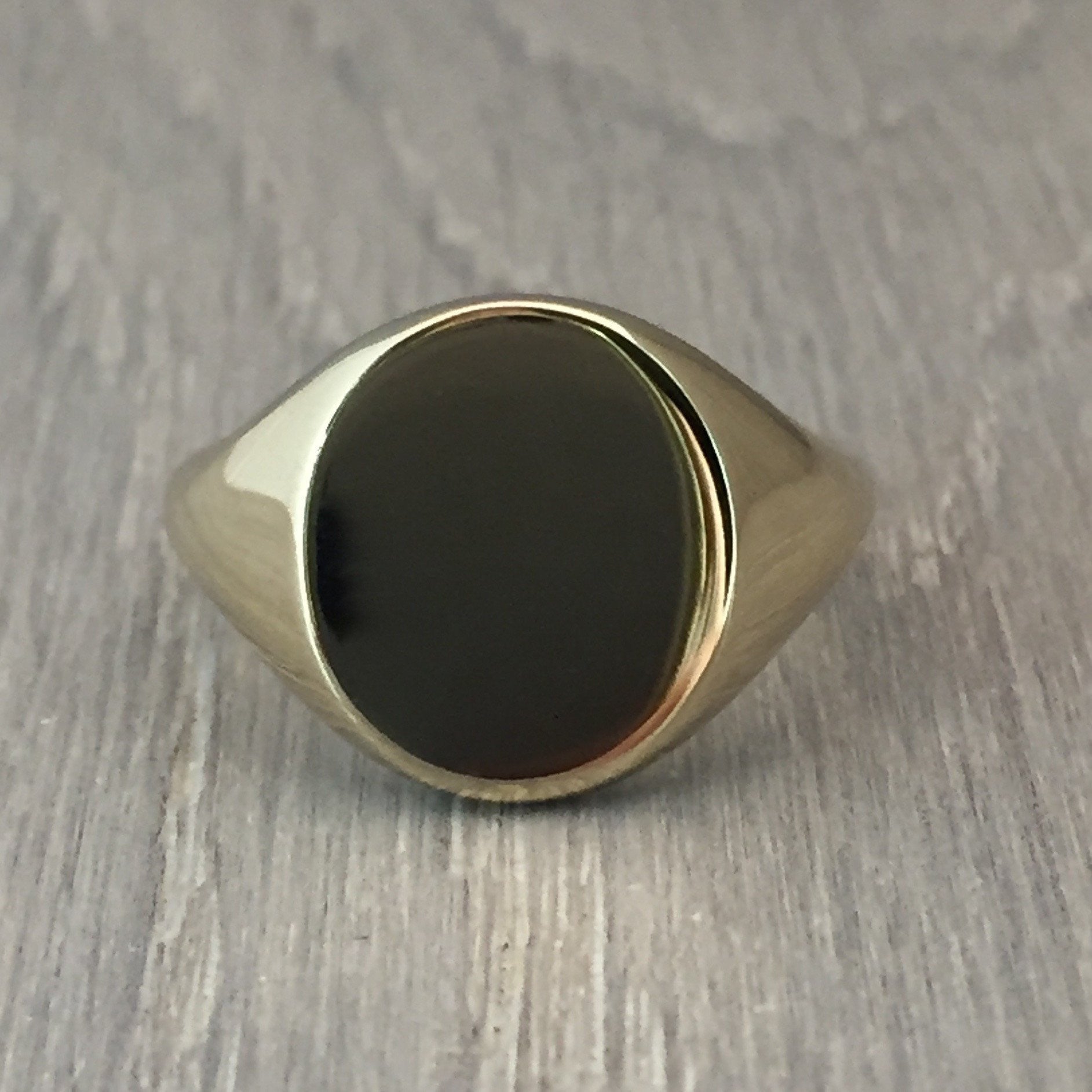 oval signet ring 9 carat yellow gold 13mm x 11mm